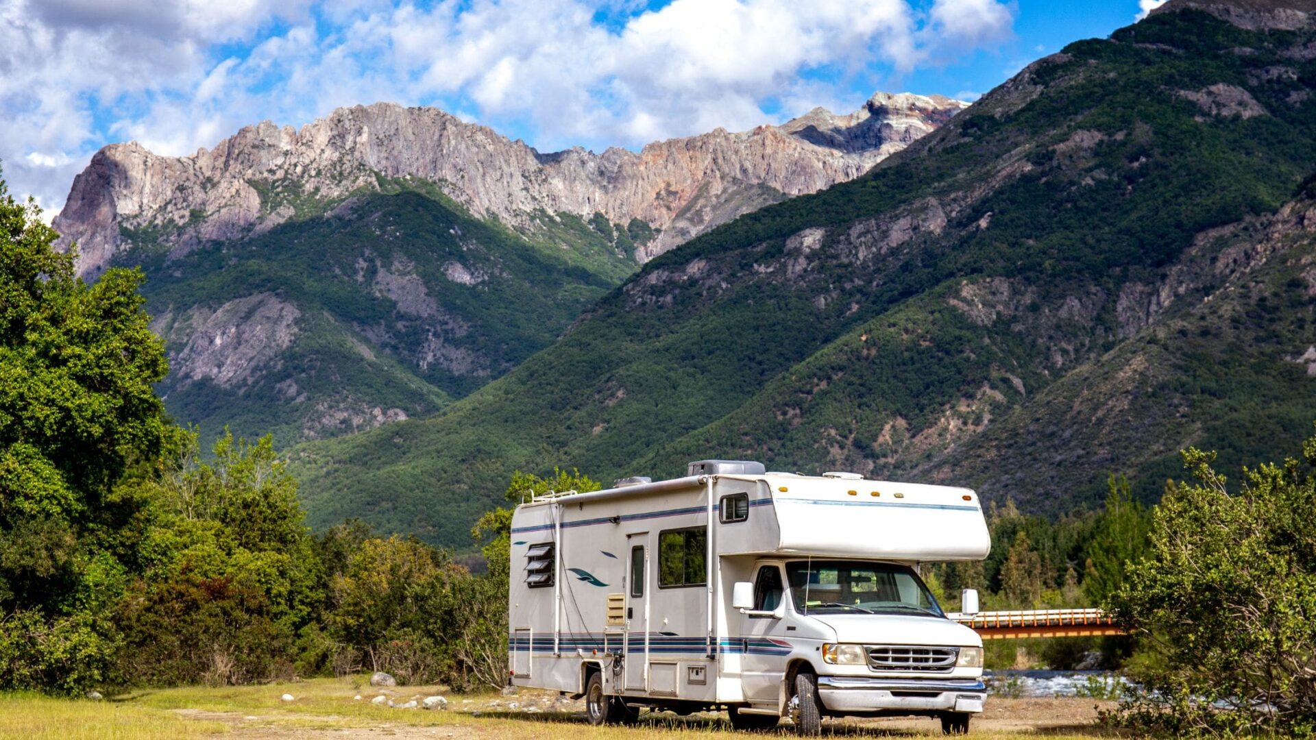 Campervan vs Motorhome - Which is the Best Recreational Vehicle ...